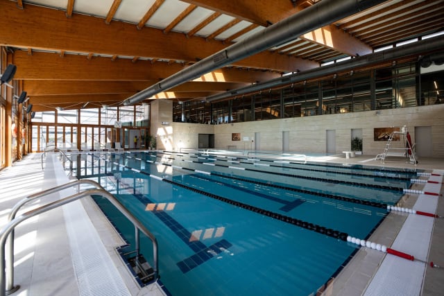 Indoor & Outdoor Pools in La Finca | Family Swimming | David Lloyd Clubs